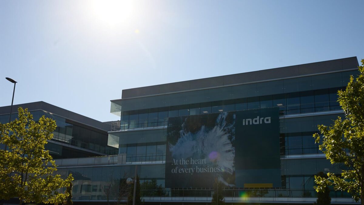 Indra sube un 4% tras ganar un 20% más en 2022 y Colonial y Acerinox ...