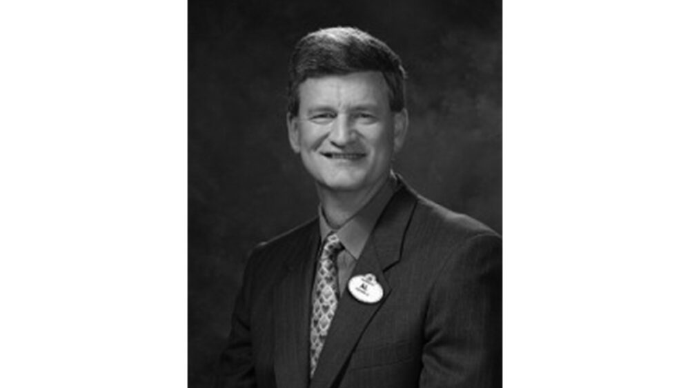 Al Weiss, ex Presidente de Operaciones Mundiales de Walt Disney Parks ...