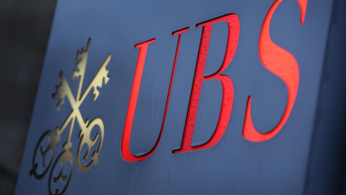 UBS retrasa el relevo de Christian Bluhm como jefe de riesgo tras la ...