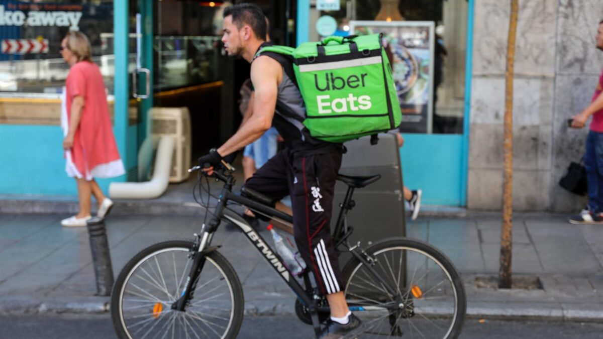 Uber Eats lanza una nueva función de regulación del chat para reforzar la seguridad de sus ...