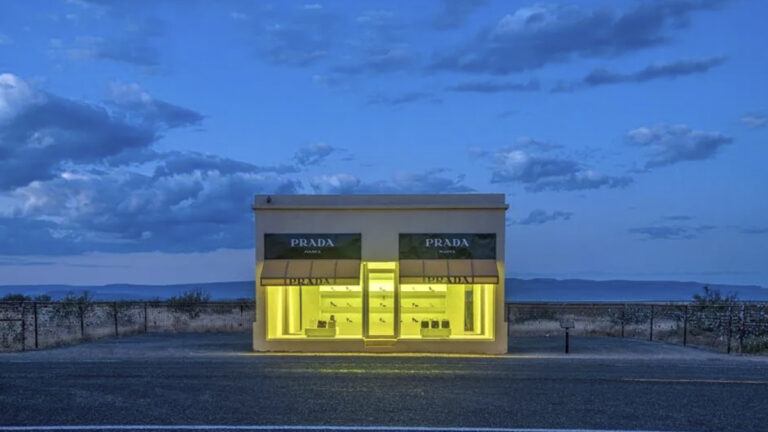 Descubre Prada Marfa este verano: donde el arte y la moda se dan cita ...