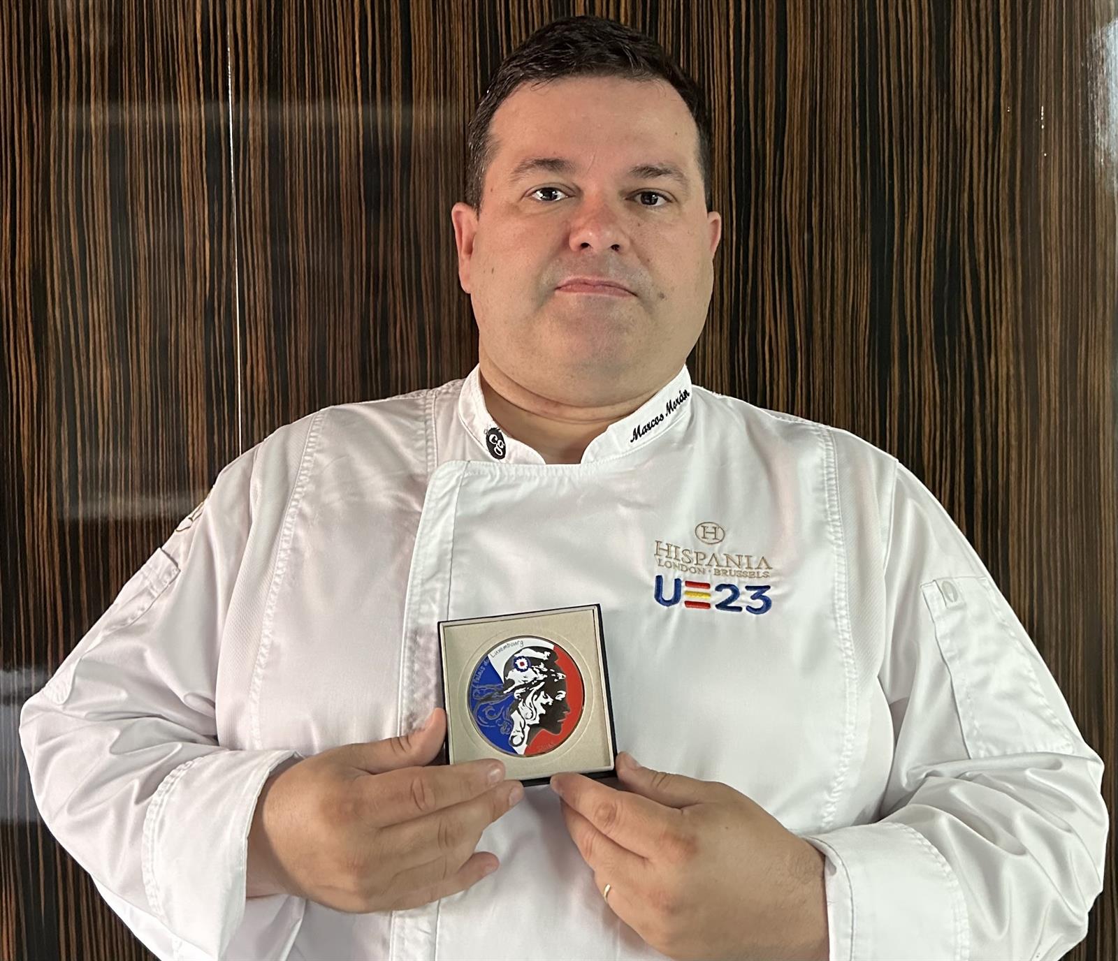 El cocinero asturiano Marcos Morán, condecorado con la Medalla de Honor ...