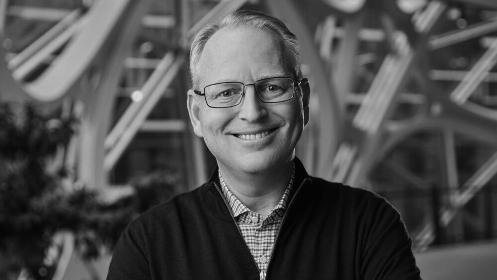 Blue Origin (Bezos) ficha como CEO al directivo de Amazon Dave Limp ...