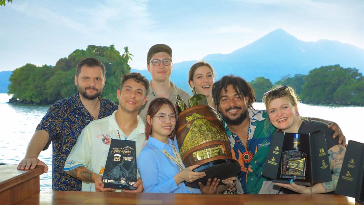 Julie Nguyen de Tailandia coronada Campeona Global de Coctelería Sostenible 2023 por Flor de ...