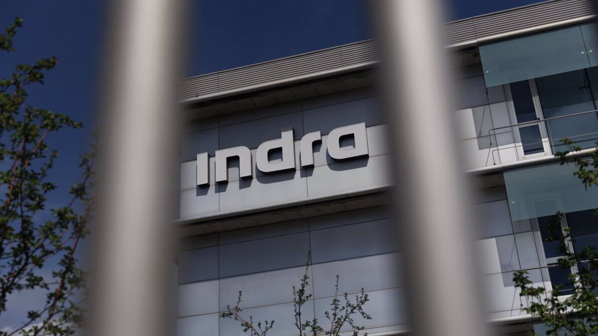 Indra se hace con el 100% de la firma española de formación de pilotos ...