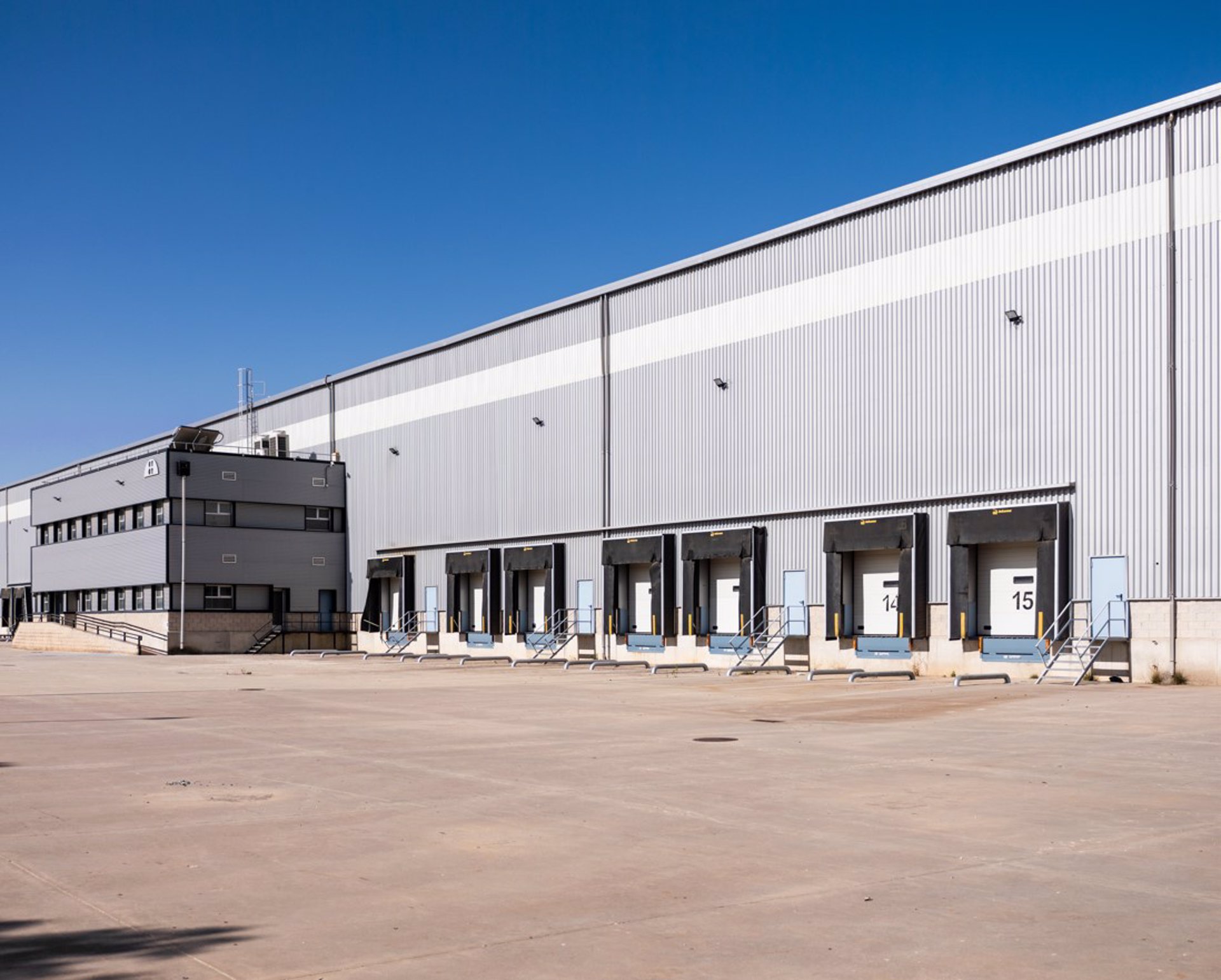 Azora compra una cartera de 11 activos a CBRE Investment Management ...