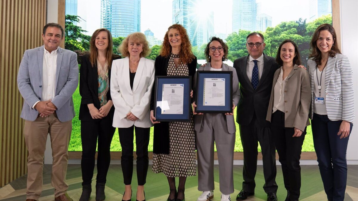 Cerámica Utzubar y Tejas Verea, socios de Hispalyt, reciben la ...