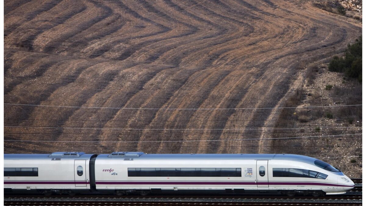 Renfe pone en servicio dos trenes AVE directos y diarios entre Málaga y Alicante a partir del 1 ...