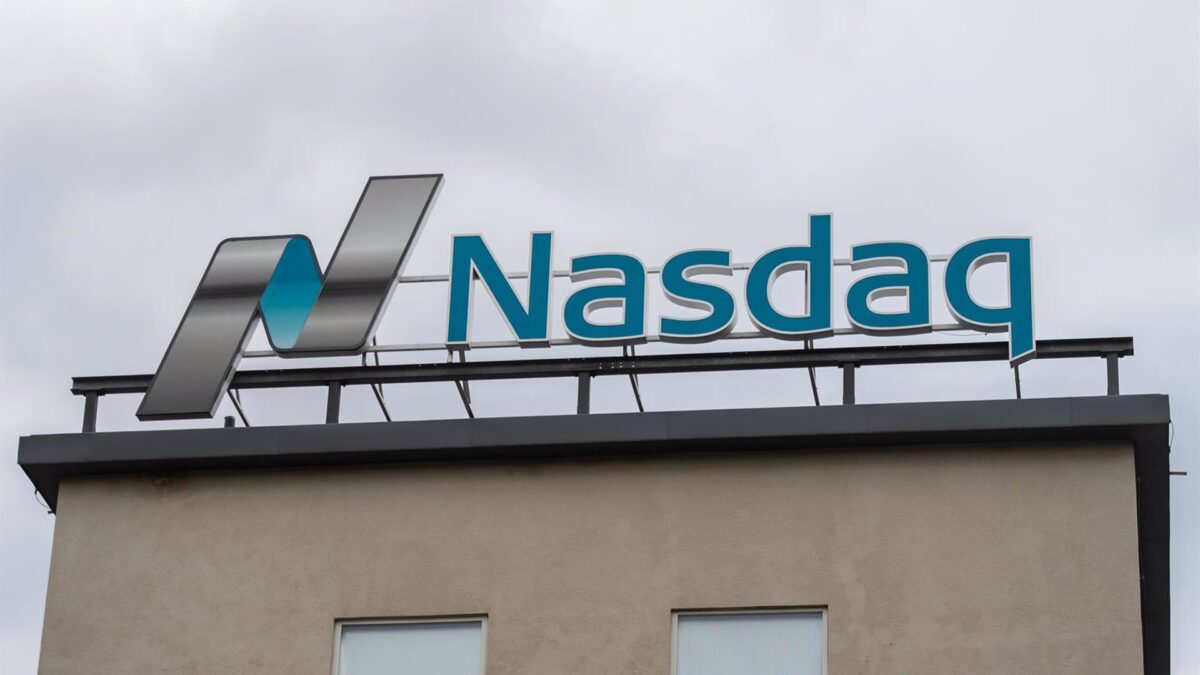 El Nasdaq supera por primera vez los 17.000 puntos aupado por Nvidia ...