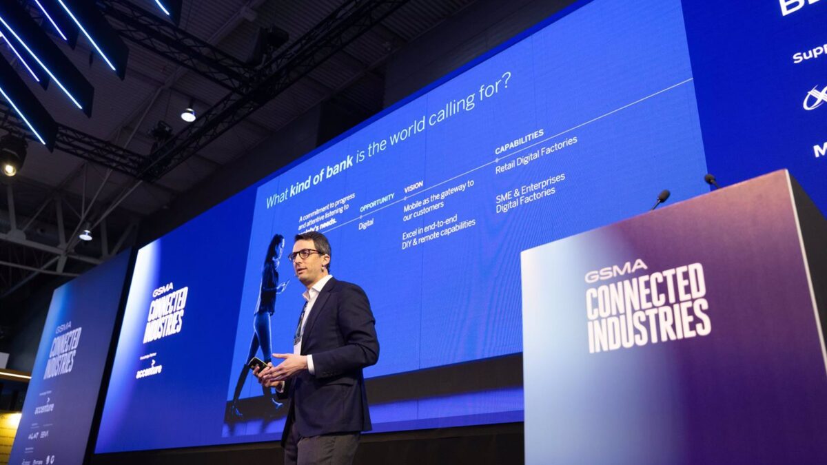 BBVA prepara agentes basados en IA para ayudar a los gestores en la ...