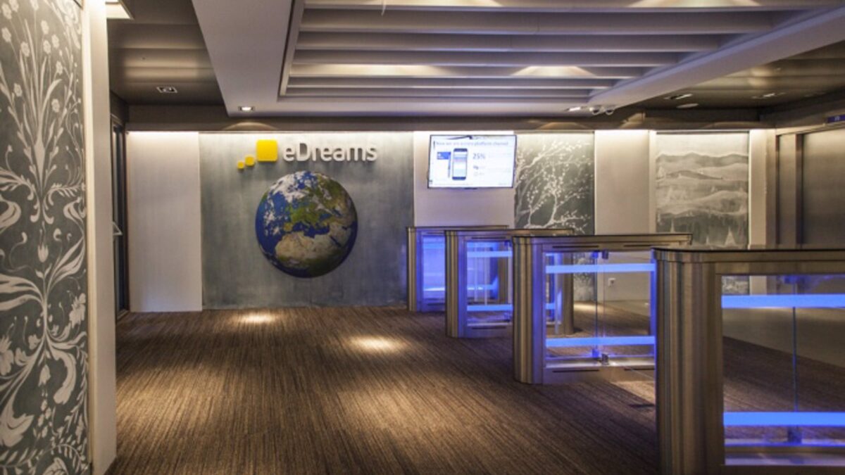 eDreams gana 45 millones en el año fiscal 2025, un 39% más, y cumple ...