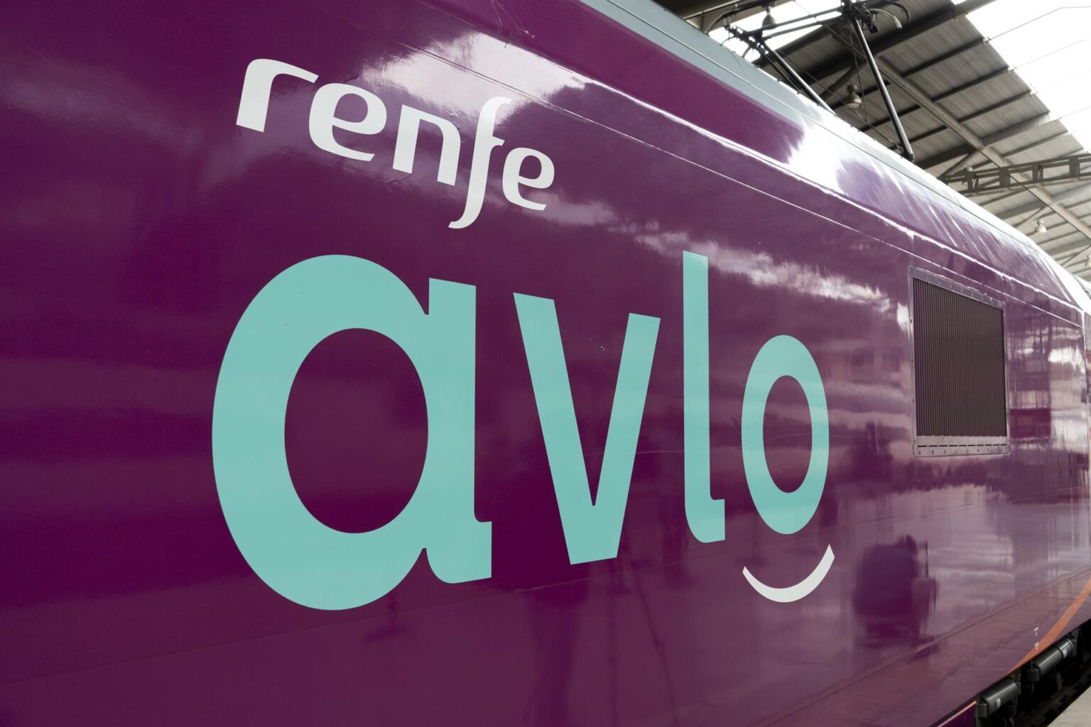 Renfe incorpora los trenes Avlo a su oferta de Bonos AVE y de larga ...