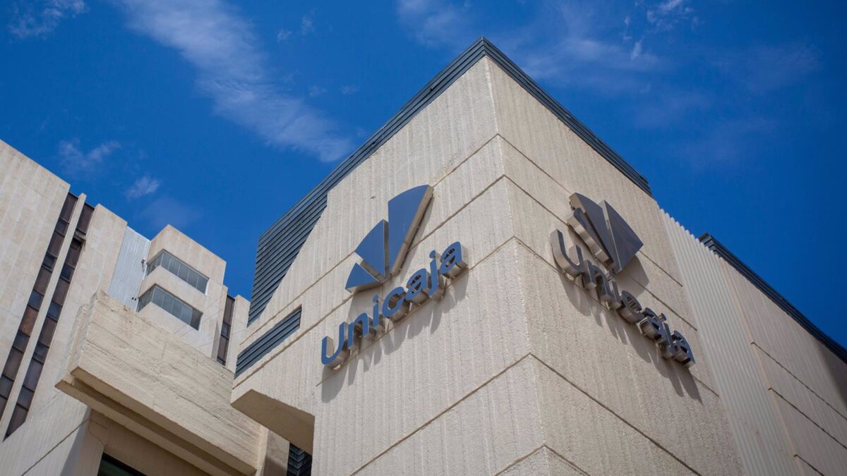 Unicaja adquiere una participación minoritaria en la gestora de deuda ...