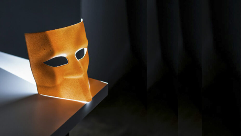 Kemminnick leaks high heels, lipstick, and a body ready for