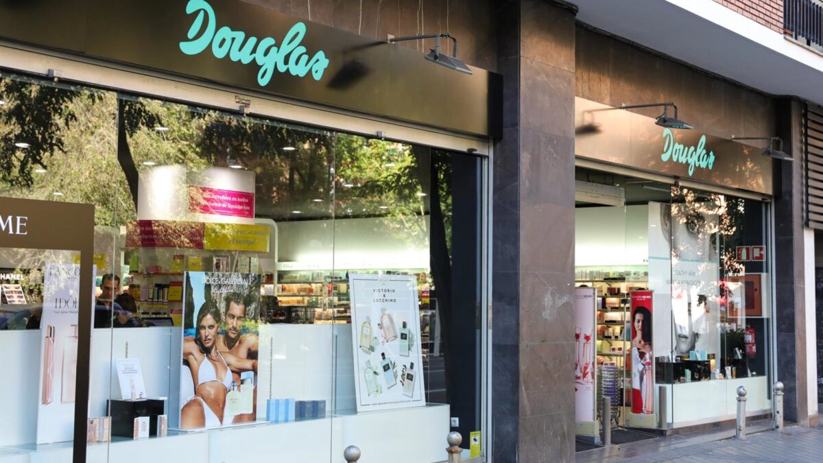 La cadena de perfumerías Douglas se alía con InPost para ofrecer envíos ...