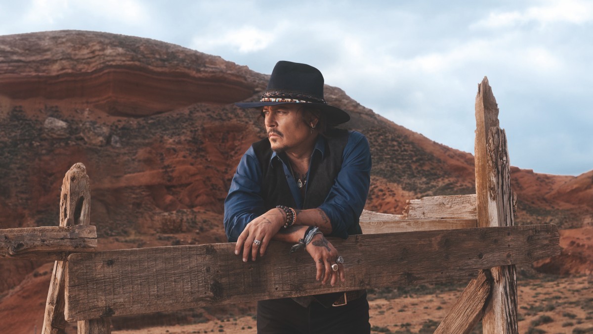 Johnny Depp nos descubre el "Salvaje Oeste" aragonés en la nueva campaña de Dior - Forbes España