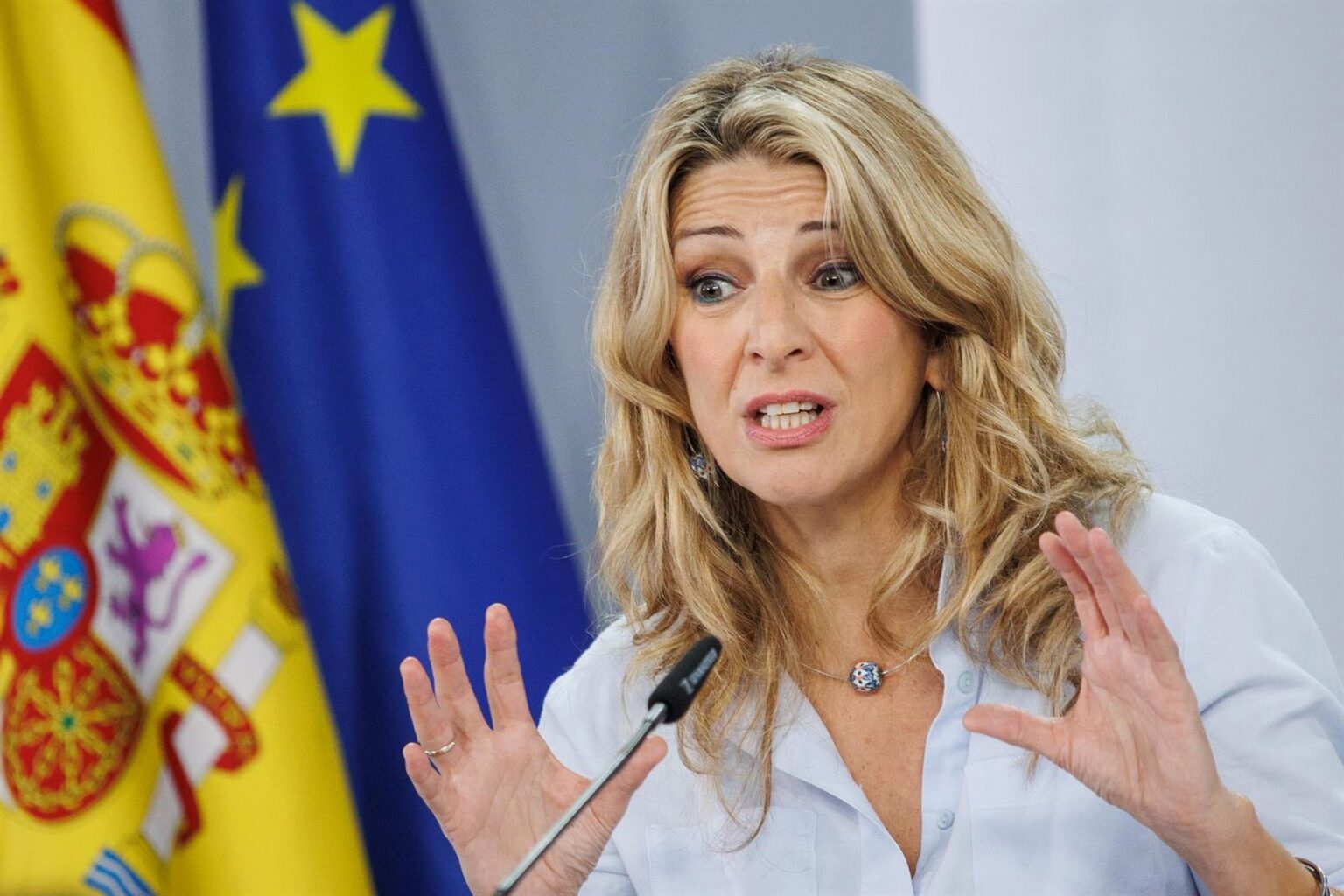 Díaz no se mete en si el SMI debe tributar o no, pero avisa: si tributa ...