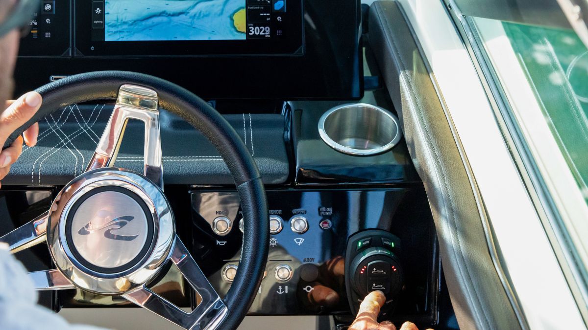 Simrad, actualización de software 2.3 con integración exclusiva Lenco ...