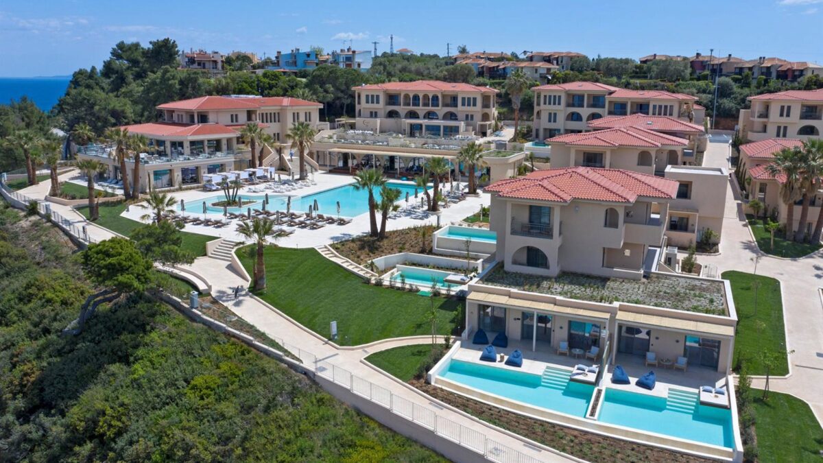 Bain Capital acuerda la venta del Cora Resort en Grecia a Fattal Hotel ...