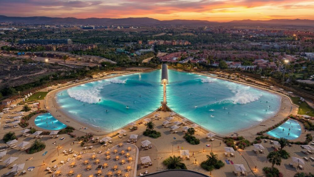 Playa artificial en Madrid: surf urbano en el Metropolitano