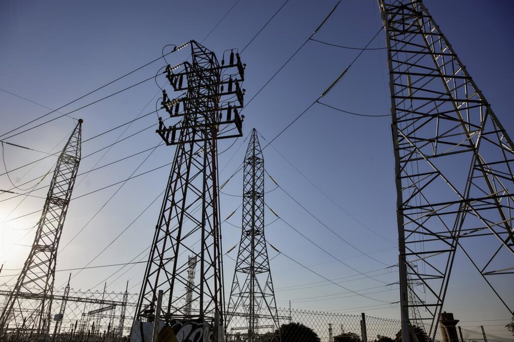Un consorcio liderado por BlackRock y EQT compra la eléctrica ...